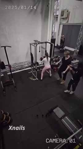 Случай в спортзале-Incident in the gym - Coub