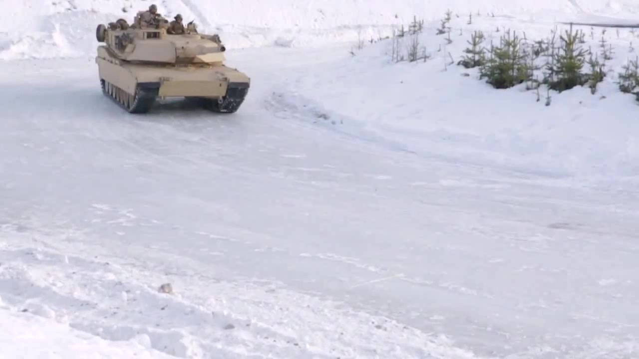 M1A1 Tanks Drifting in Snow - Coub