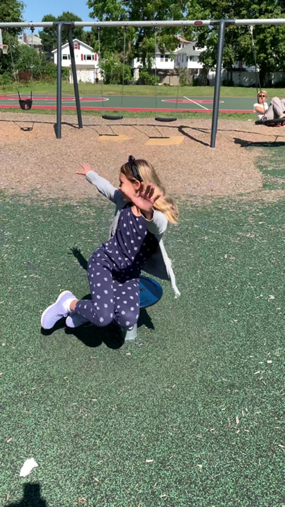 Girl spinning on carousel - Coub