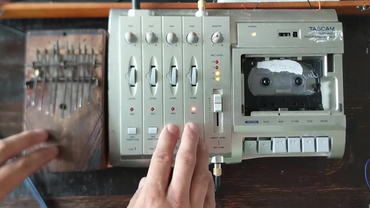 Pitching and reversing the kalimba with a cassette loop - Coub