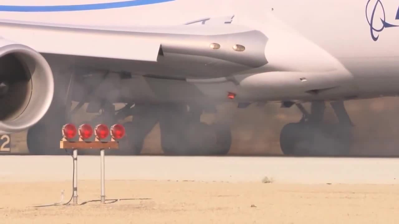 Boeing 747-8 Rejected Takeoff Destroys Brakes - Coub