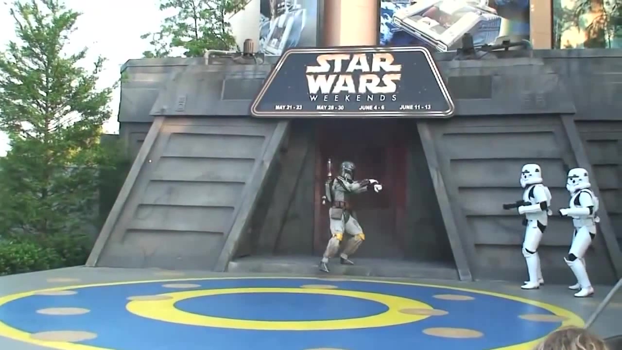 Boba Fett dances to Michael Jackson and Lady Gaga at Disney's Star Wars Weekends 2010 - Coub