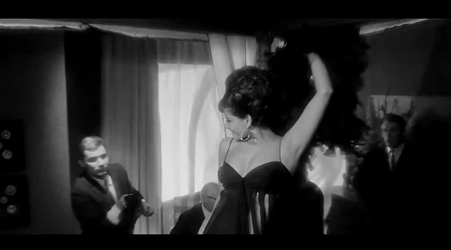 Claudia Cardinale " STRIPTEASE " 1964 - Coub