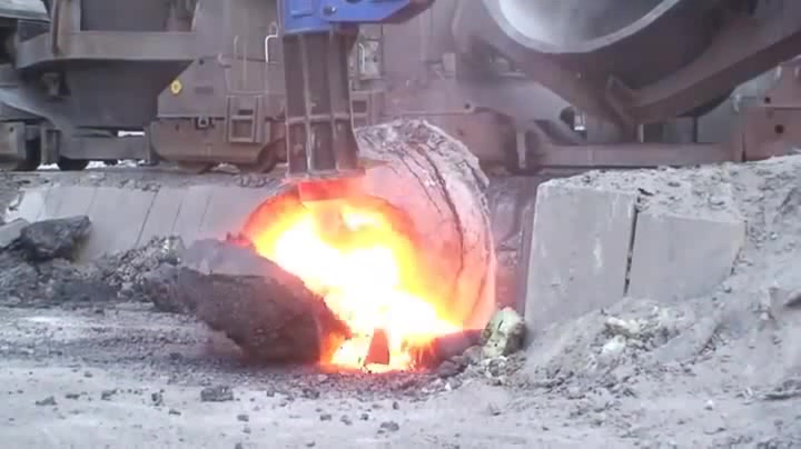 Breaking open a slag pot skull - Coub