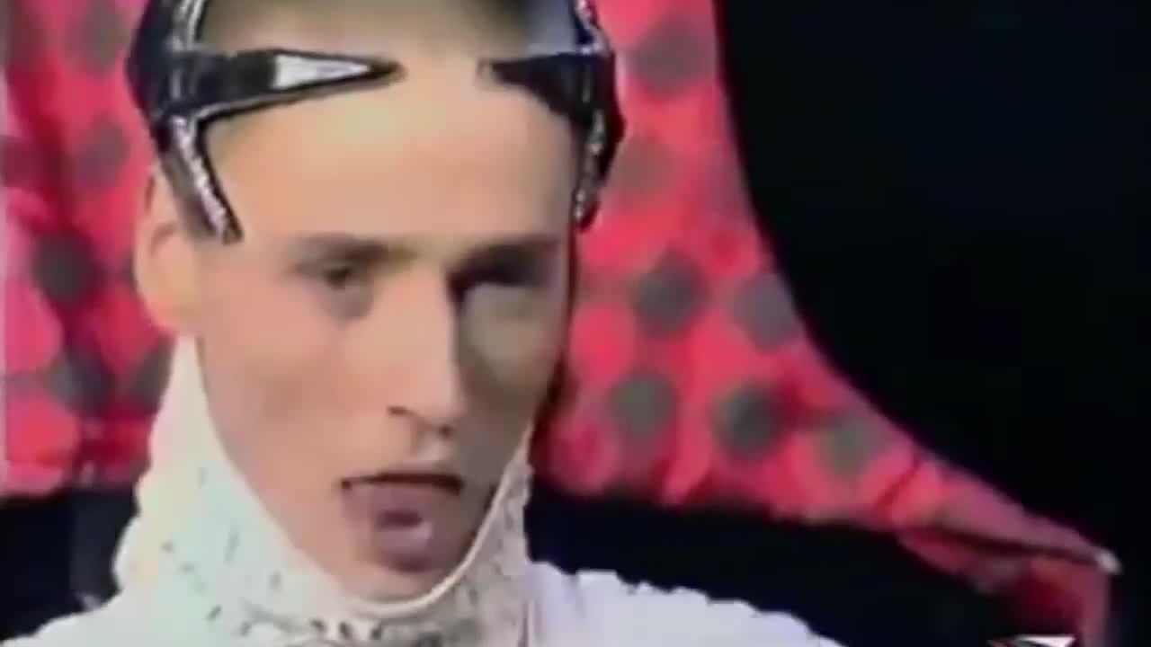 Weird russian singer - Chum Drum Bedrum - Coub