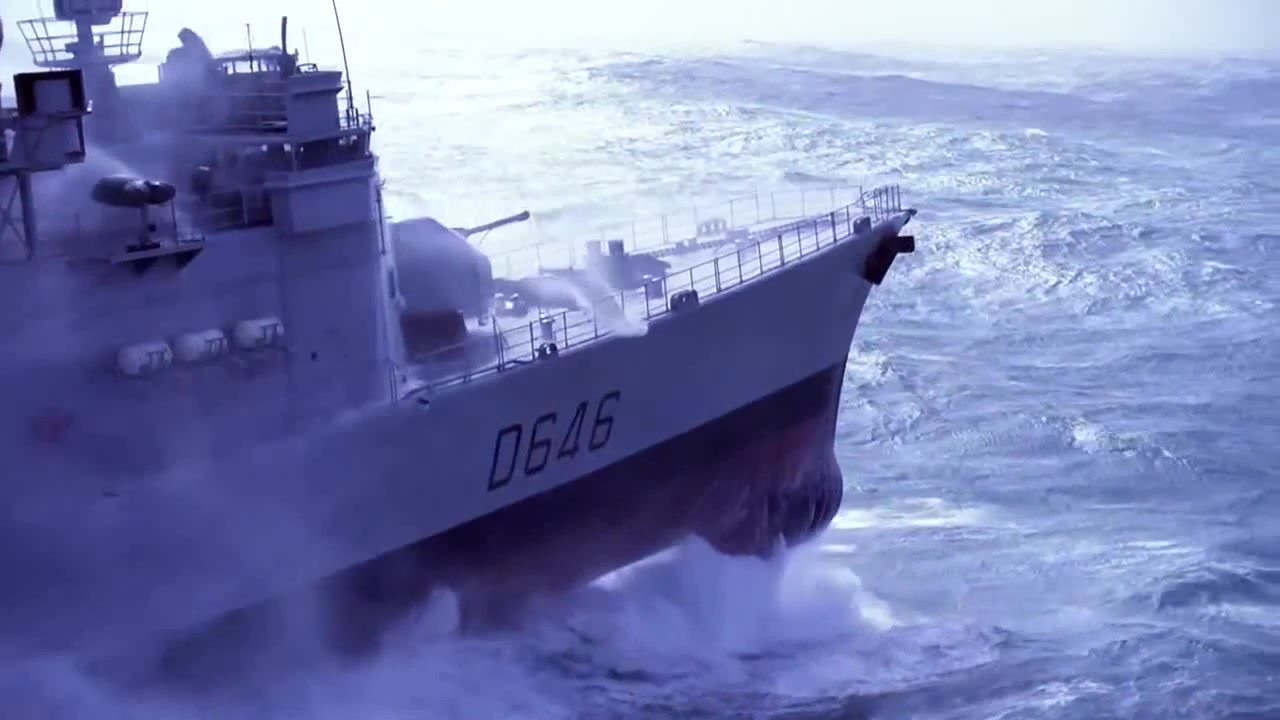 Warship vs Big Waves-1 - Coub