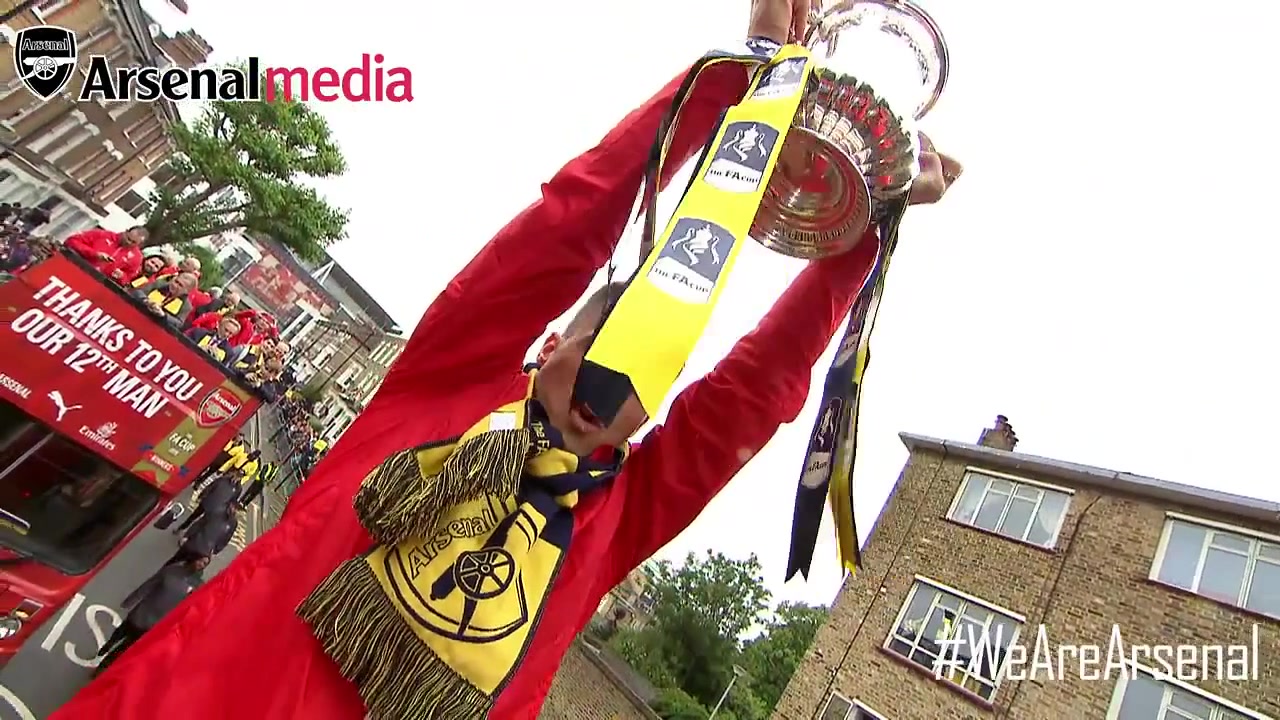 FA Cup parade: Arsenal on the bus - Coub