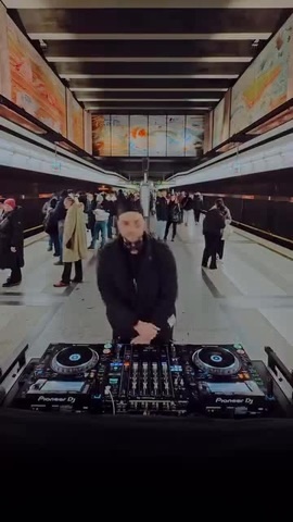 DJ in the subway - Coub
