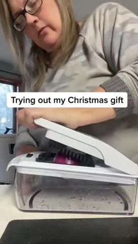 kitchen, a woman vs a man - Coub