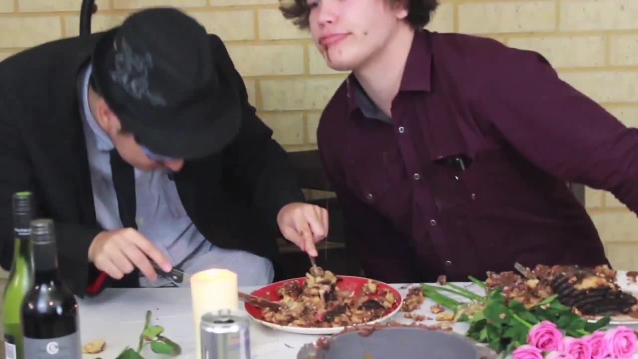 BEST KISS IN THE WORLD (VOMIT CAKE) (not gay) - Coub