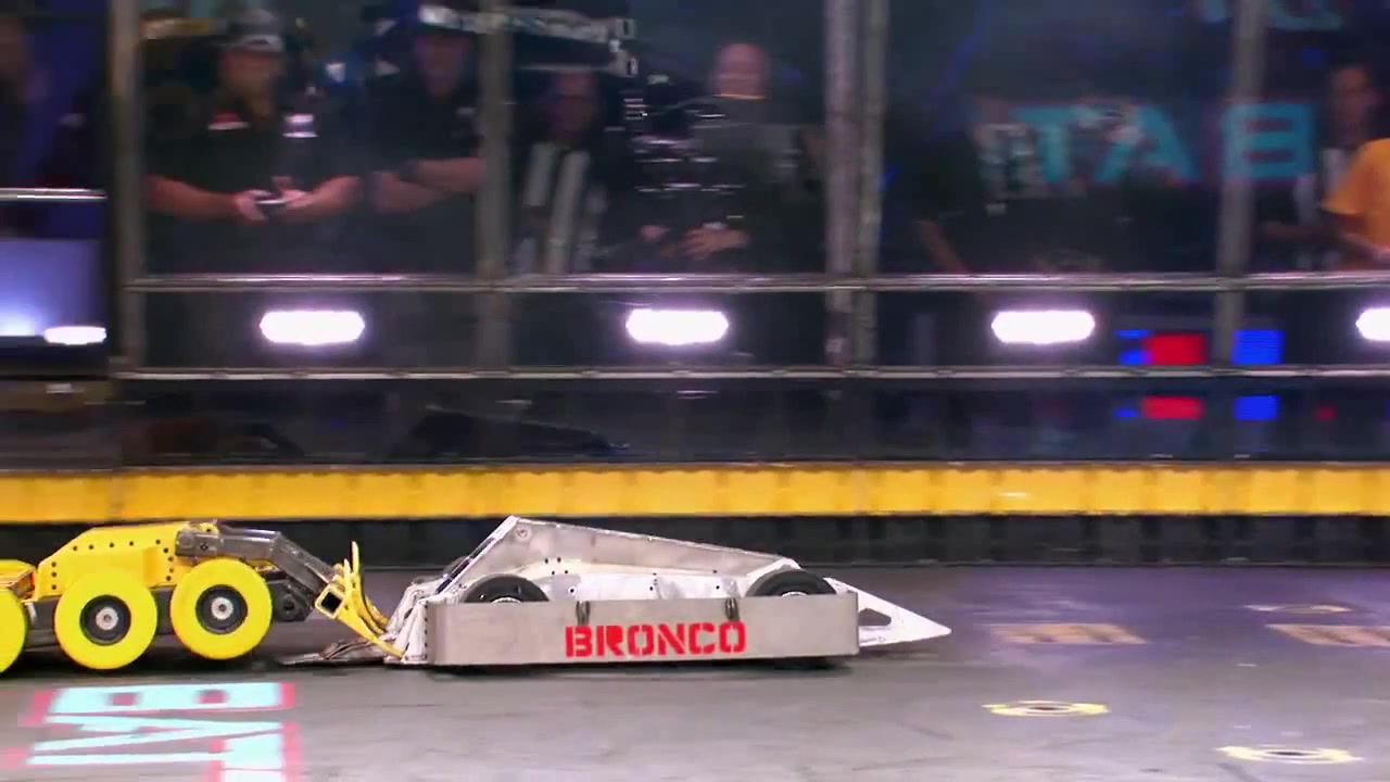 Bronco vs. Stinger - BattleBots - Coub