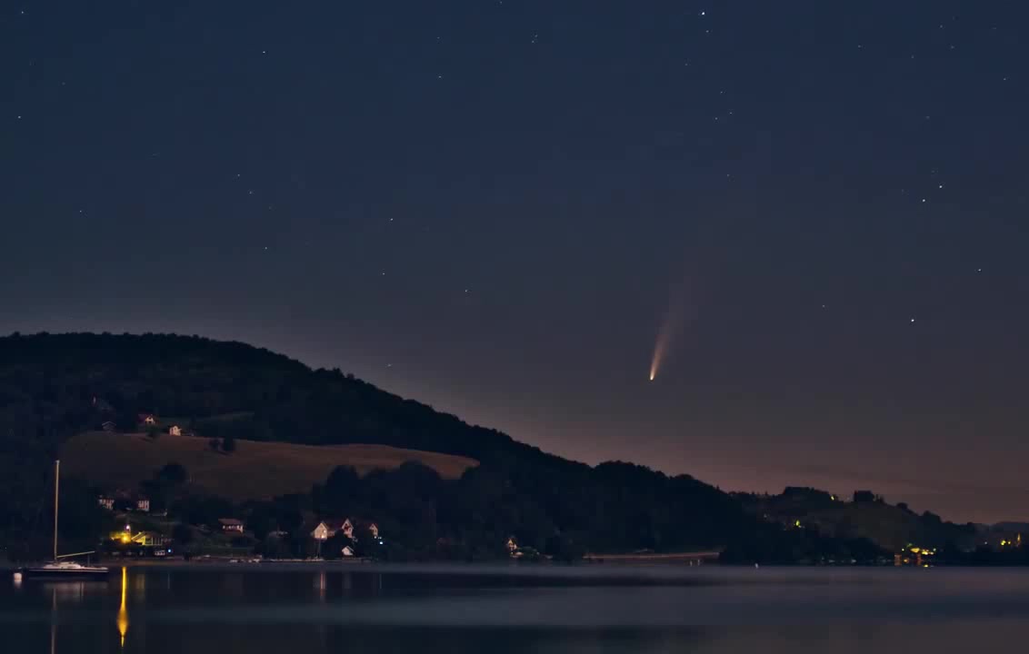 Timelapse of Neowise comet rising on a lake landscape - Coub