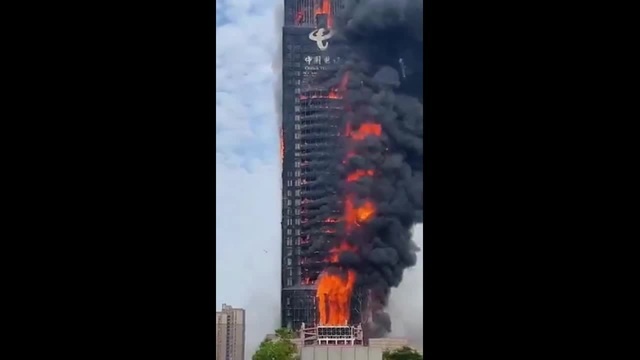 Huge fire engulfs a China Telecom building in Changsha City, central ...