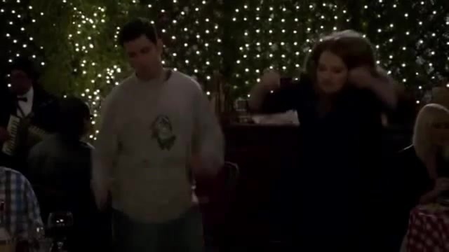 schmidt and elizabeth dancing at the restaurant - Coub