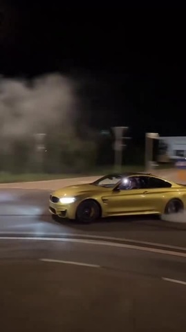 BMW //M4 Rolling burnout - Coub