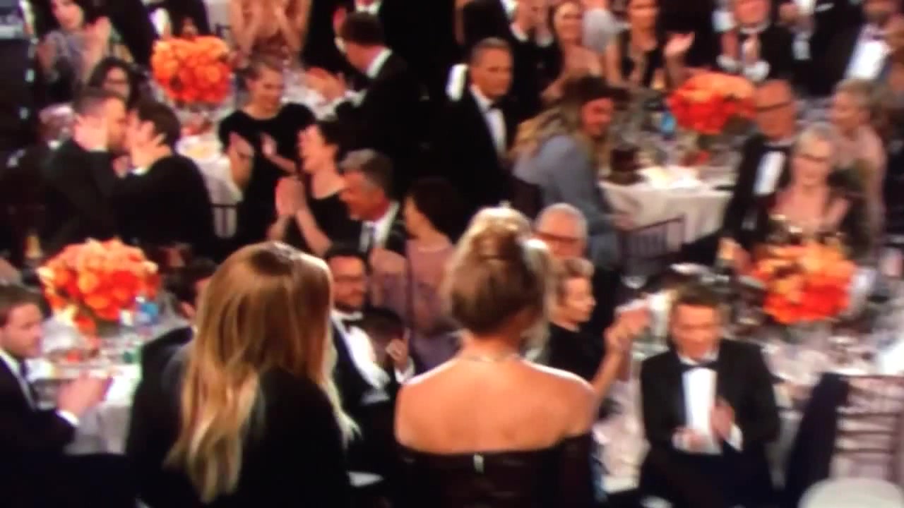 Ryan Reynolds and Andrew Garfield Kissing - Coub