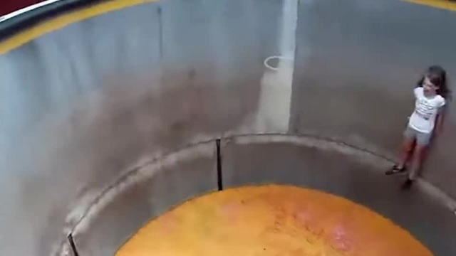 I'm awake Staring at the wall - Coub