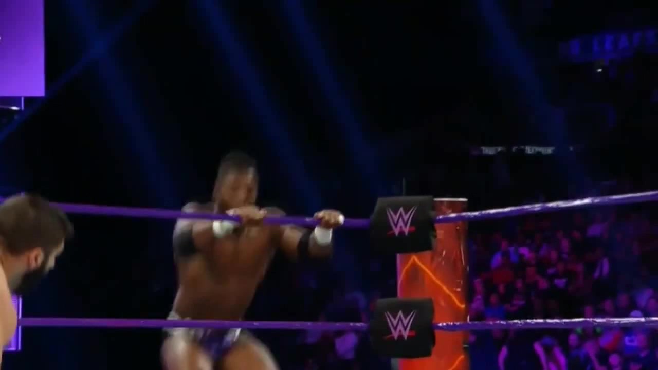 Cedric Alexander slips off the top rope on RAW - Coub