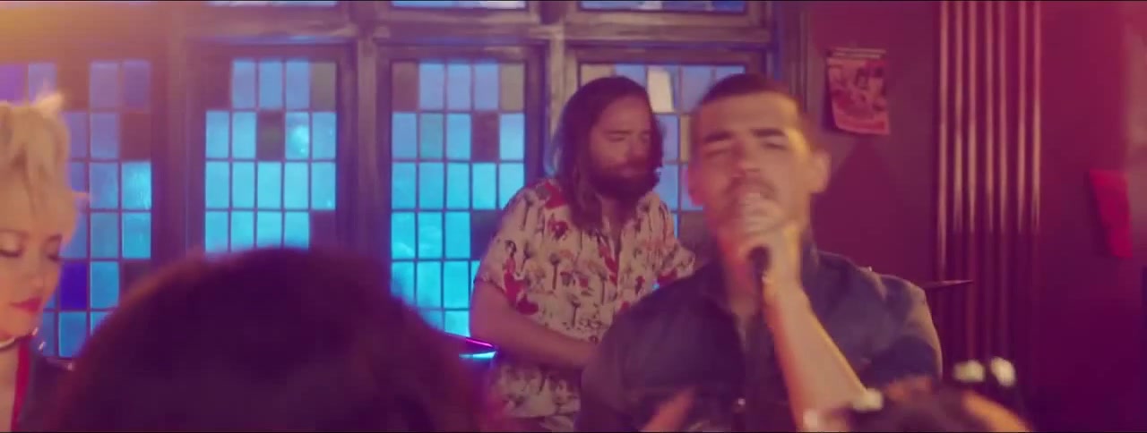 Kissing Strangers - Coub