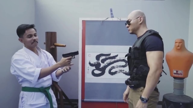 how to grab the gun - Coub