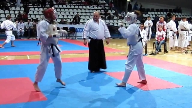 #硬式空手 Middle Kick & Head Punch: 3 points (International version ...