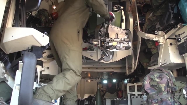 PzH 2000 Howitzer Inside - Coub