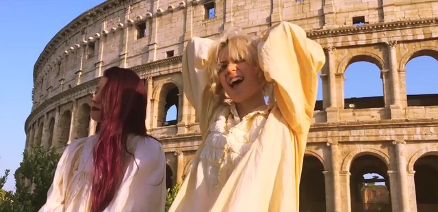 Grimes - Butterfly [Official Video] - Coub